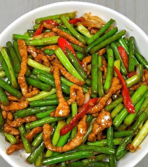 素炒蒜苔怎么做_蒜苔炒多久才脆嫩-第1张图片-山城妙识