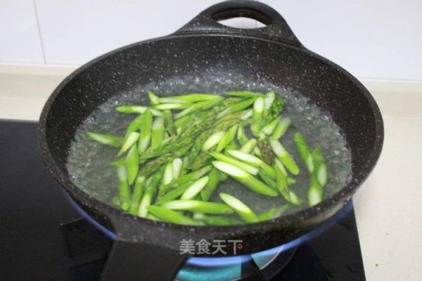 芦笋焯水多久_芦笋焯水用冷水还是热水-第1张图片-山城妙识