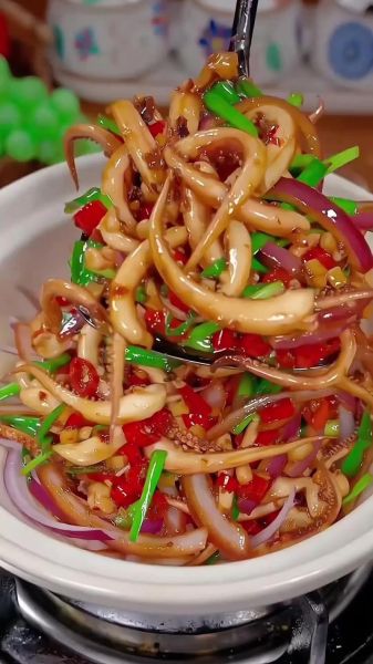 川味火爆鱿鱼怎么做_正宗川味火爆鱿鱼的做法-第2张图片-山城妙识