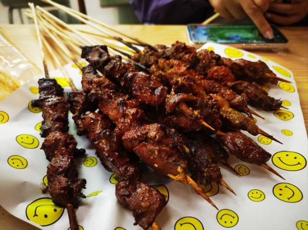 新疆羊肉串正宗做法_哪里能吃到最地道-第1张图片-山城妙识