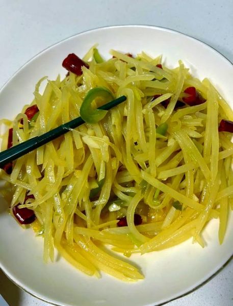 土豆丝怎么炒才脆_炒土豆丝用不用焯水-第1张图片-山城妙识