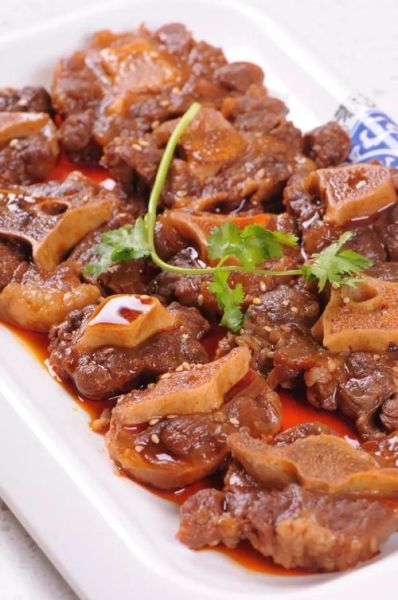 红烧牛尾怎么做好吃_红烧牛尾最正宗的做法窍门-第3张图片-山城妙识