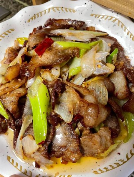 大葱炒肉丝怎么做_大葱炒肉丝先炒肉还是先炒葱-第3张图片-山城妙识