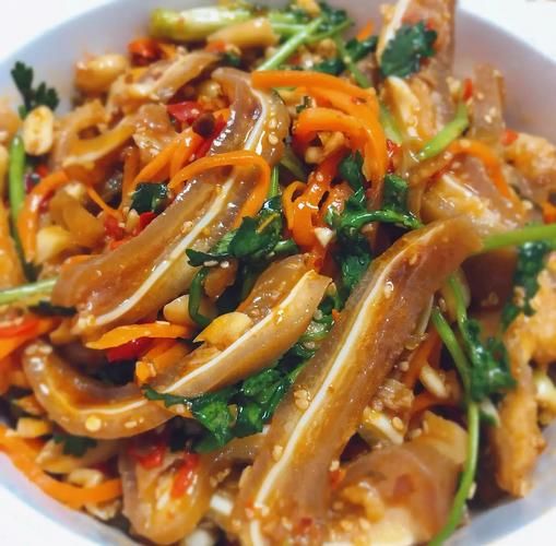 凉拌猪耳朵怎么做_猪耳朵焯水多久才脆-第2张图片-山城妙识