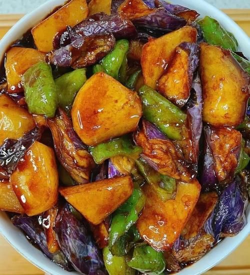 东北地三鲜怎么做最正宗_地三鲜茄子土豆青椒比例-第1张图片-山城妙识