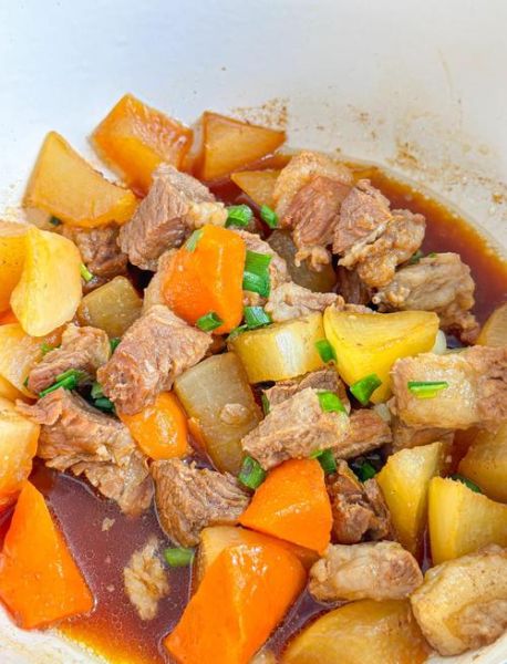 牛肉炖萝卜怎么做好吃_牛肉炖萝卜的家常做法-第3张图片-山城妙识