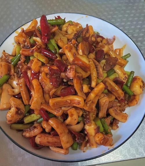 炒鱿鱼怎么做才好吃_炒鱿鱼去腥技巧-第1张图片-山城妙识