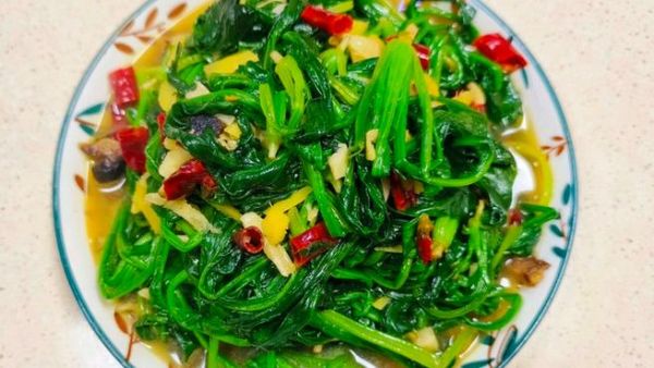 菠菜怎么炒好吃_菠菜的家常做法步骤-第3张图片-山城妙识