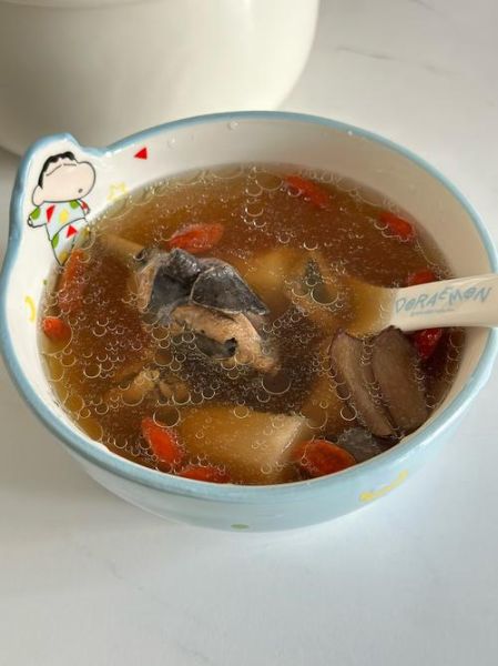 乌鸡汤放什么配料_乌鸡汤配料有哪些-第1张图片-山城妙识