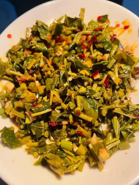 香椿凉拌怎么做_香椿凉拌需要焯水吗-第1张图片-山城妙识