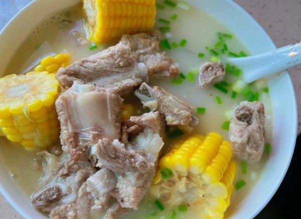 炖排骨汤怎么炖才白_排骨汤用什么排骨最好-第2张图片-山城妙识