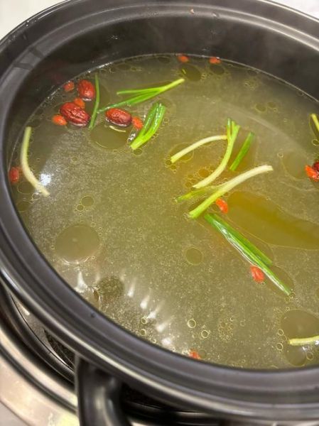 清汤锅怎么做_清汤锅底料配方-第1张图片-山城妙识 清汤锅怎么做_清汤锅底料配方-第1张图片-山城妙识