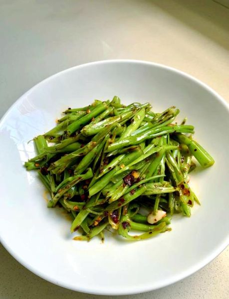 清炒空心菜梗怎么炒入味_空心菜梗炒多久才脆嫩-第1张图片-山城妙识