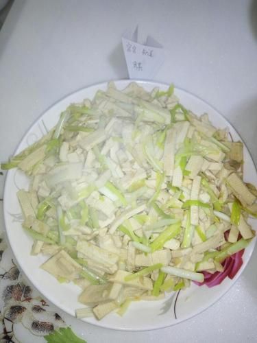 蒜黄炒豆腐怎么做_蒜黄炒豆腐需要焯水吗-第3张图片-山城妙识