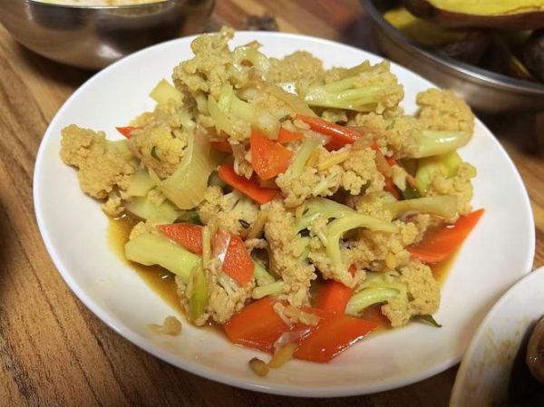 清炒菜花怎么炒好吃_菜花不软烂的技巧-第1张图片-山城妙识