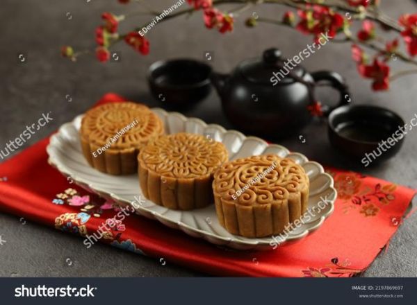 what_is_mooncake_made_of_how_to_eat_mooncake-第1张图片-山城妙识