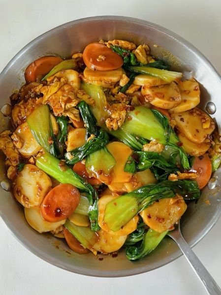 年糕怎么炒不粘锅_年糕炒之前要焯水吗-第1张图片-山城妙识