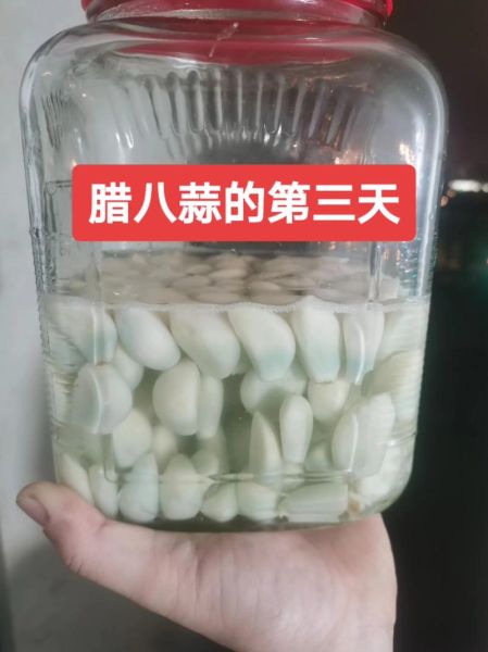 家庭怎样做腊八蒜_腊八蒜变绿秘诀-第3张图片-山城妙识