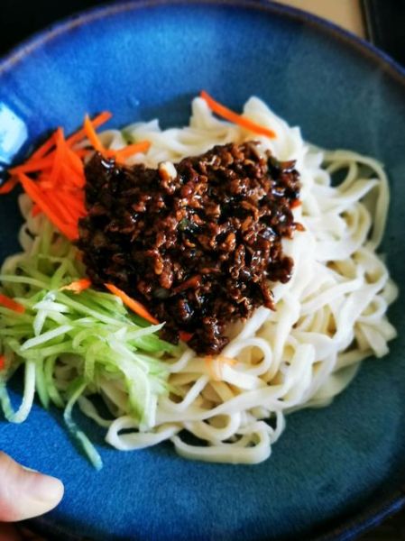 炸酱面的酱能放多久_炸酱面酱保存多久-第3张图片-山城妙识