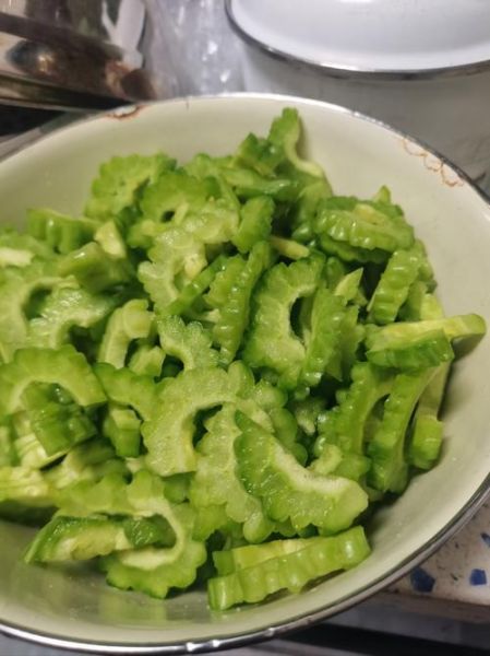 炒苦瓜用焯水吗_焯水几分钟最合适-第2张图片-山城妙识