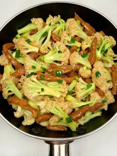 肉炒有机菜花家常做法_怎么做才脆嫩入味-第2张图片-山城妙识