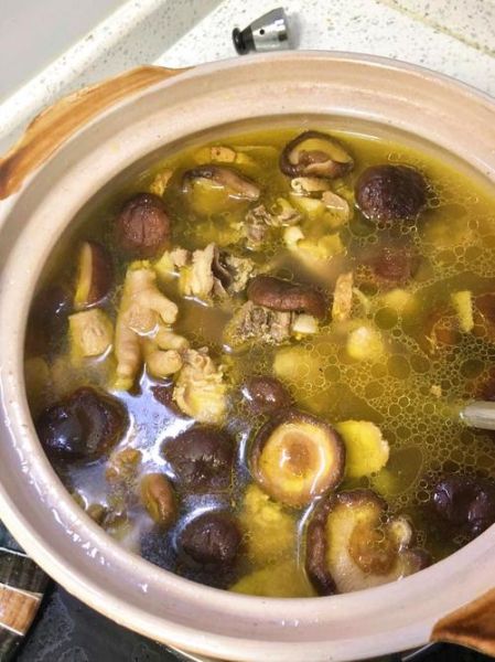 炖鸡配什么蔬菜好吃_炖鸡最搭的蔬菜有哪些-第2张图片-山城妙识