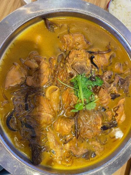 小蘑菇炖鸡怎么做好吃_小蘑菇炖鸡的家常做法-第3张图片-山城妙识