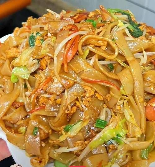 炒河粉怎么才不粘锅_炒河粉不粘锅技巧-第1张图片-山城妙识