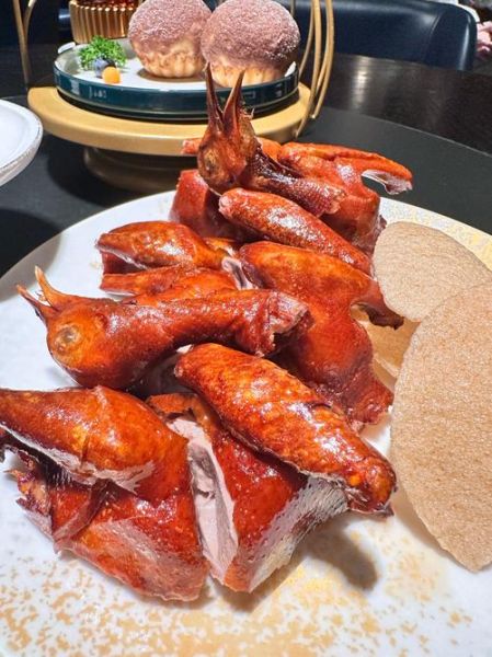 脆皮乳鸽怎么做_乳鸽皮脆肉嫩秘诀-第1张图片-山城妙识