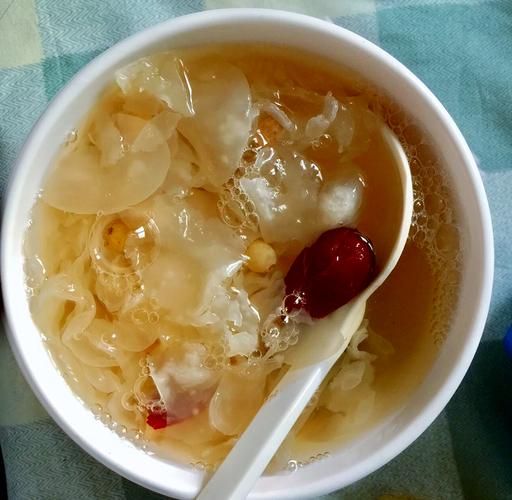 红枣银耳汤怎么做好吃_银耳汤的正确做法-第1张图片-山城妙识