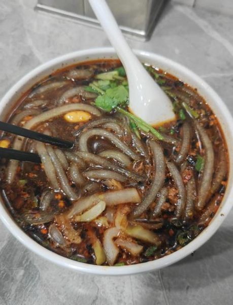 重庆八哥酸辣粉好吃吗_正宗做法揭秘-第2张图片-山城妙识