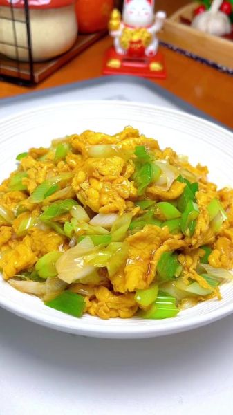 大葱炒鸡蛋怎么做_大葱炒鸡蛋先放葱还是先放蛋-第1张图片-山城妙识