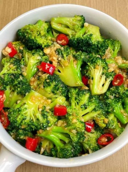 蚝油蒜蓉西兰花怎么做_西兰花焯水几分钟-第2张图片-山城妙识 蚝油蒜蓉西兰花怎么做_西兰花焯水几分钟-第2张图片-山城妙识