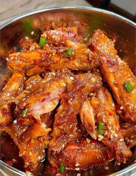 烧鸡翅怎么腌制才入味_腌制鸡翅需要多长时间-第1张图片-山城妙识