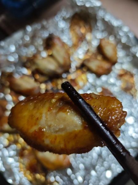 烤箱烤鸡翅没有锡纸用什么代替_如何防止粘盘-第1张图片-山城妙识 烤箱烤鸡翅没有锡纸用什么代替_如何防止粘盘-第1张图片-山城妙识