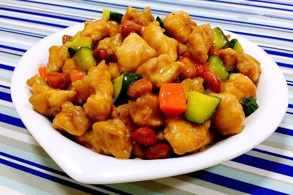 宫保鸡丁的宫保指什么_宫保鸡丁名称由来-第1张图片-山城妙识