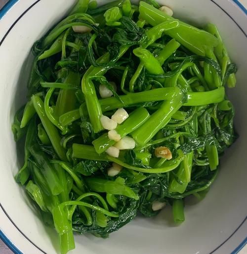 空心菜怎么炒好吃_空心菜炒前要不要焯水-第1张图片-山城妙识