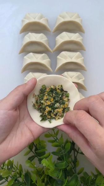 山东水饺的包法_怎么捏出月牙褶-第1张图片-山城妙识