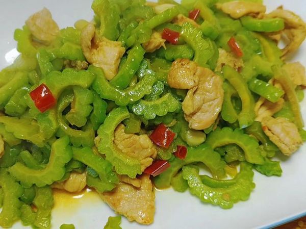 苦瓜肉片怎么炒_苦瓜炒肉片先焯水还是直接炒-第3张图片-山城妙识