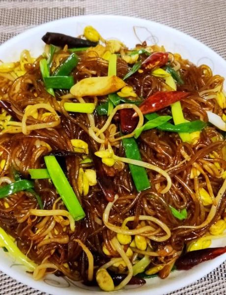 绿豆芽炒粉条怎么做_绿豆芽炒粉条的家常做法-第2张图片-山城妙识