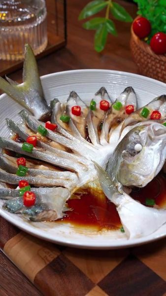 金鲳鱼清蒸好吃还是红烧好吃_区别与做法-第3张图片-山城妙识 金鲳鱼清蒸好吃还是红烧好吃_区别与做法-第3张图片-山城妙识