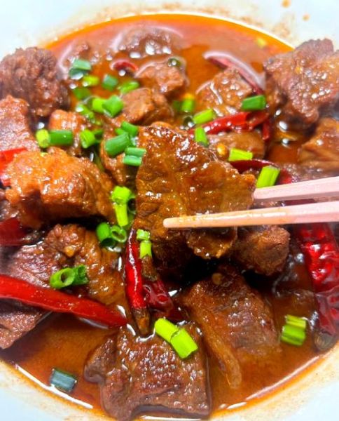 牛腿肉怎么做好吃_牛腿肉适合炖还是炒-第1张图片-山城妙识