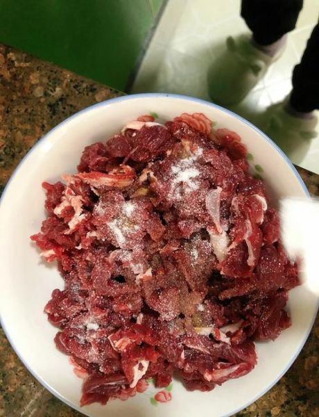 牛腿肉怎么做好吃_牛腿肉适合炖还是炒-第2张图片-山城妙识