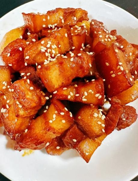 红烧肉炖土豆怎么做_红烧肉炖土豆用高压锅还是砂锅-第1张图片-山城妙识 红烧肉炖土豆怎么做_红烧肉炖土豆用高压锅还是砂锅-第1张图片-山城妙识