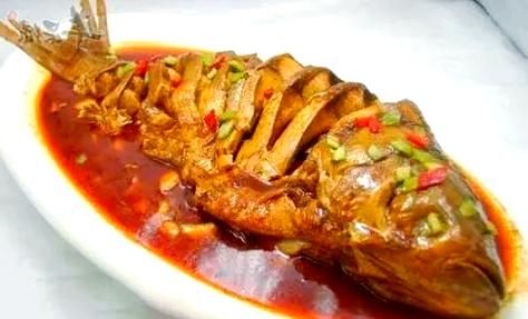 红烧花鲢鱼怎么做_花鲢鱼红烧要不要先煎-第1张图片-山城妙识 红烧花鲢鱼怎么做_花鲢鱼红烧要不要先煎-第1张图片-山城妙识