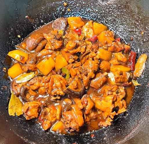 土豆烧鸡块怎么做才入味_为什么土豆总是炖不烂-第1张图片-山城妙识