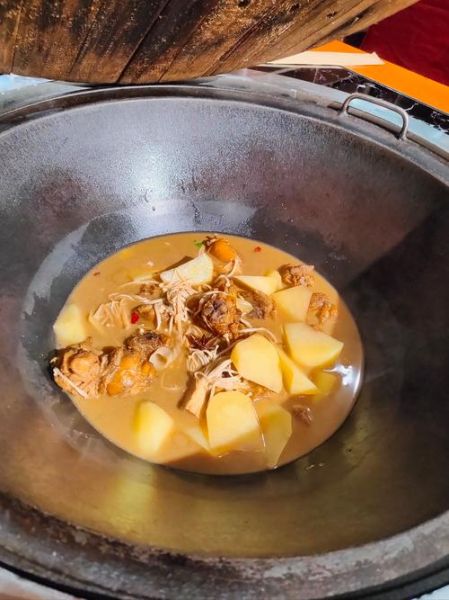 铁锅炖柴鸡怎么做_柴鸡炖多久才入味-第1张图片-山城妙识