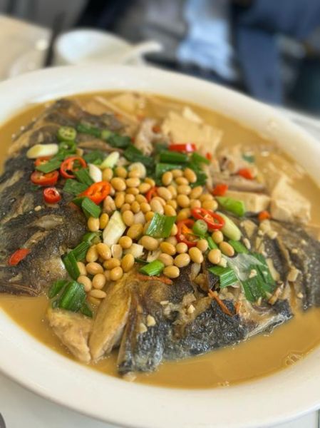 鱼头炖汤放什么食材好_鱼头汤怎么炖才白-第1张图片-山城妙识