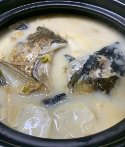 鱼头炖汤放什么食材好_鱼头汤怎么炖才白-第2张图片-山城妙识
