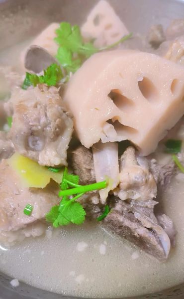 排骨炖藕怎么炖才软烂_排骨炖藕要不要焯水-第2张图片-山城妙识